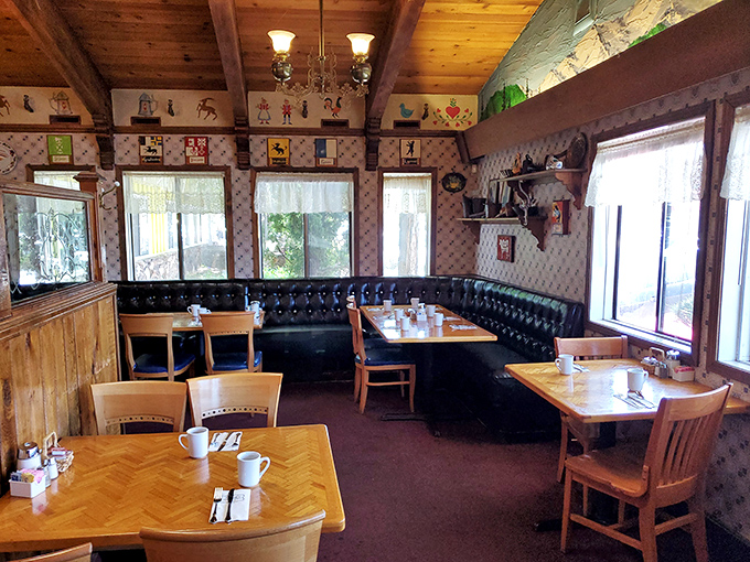 Cozy booths, wooden tables, and windows that frame the Tahoe landscape&mdash;breakfast with a side of mountain majesty.