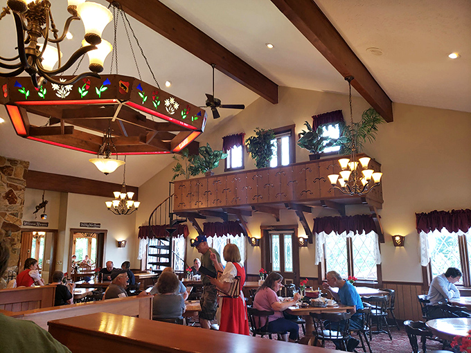 The dining area hums with the satisfied murmurs of patrons who understand that breakfast isn't just a meal—it's a cultural institution worth getting up for.