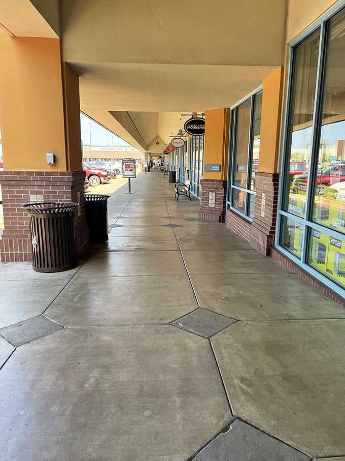 Clean, covered walkways mean Missouri's unpredictable weather won't rain on your shopping parade. Smart design for serious shoppers.