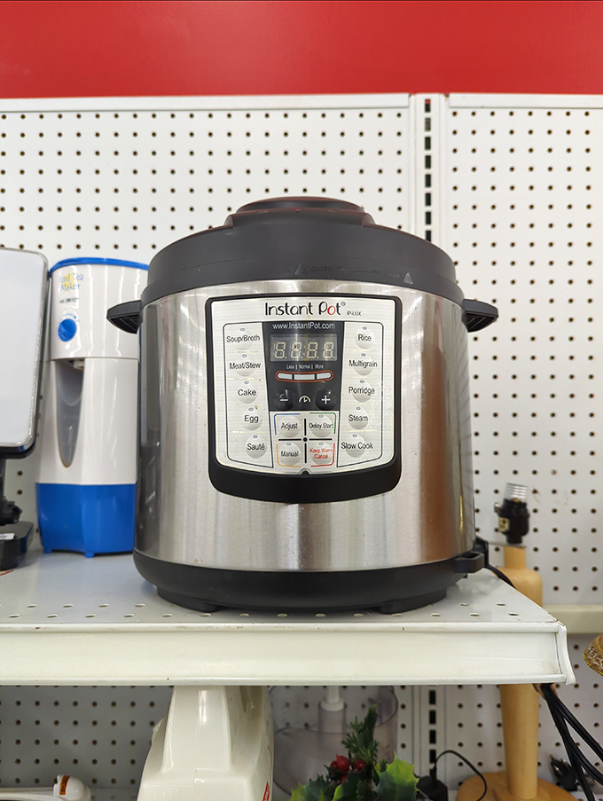 An Instant Pot waiting for its forever home, ready to transform someone from "I burn water" to "I made risotto on Tuesday."