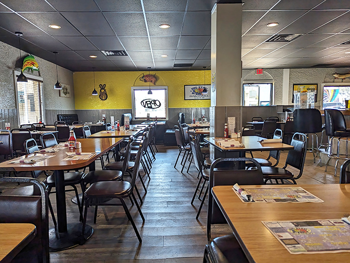 The dining room&mdash;where strangers become friends and diets go to die happily. Simple tables that have witnessed countless "mmms" and "you've got to try this."