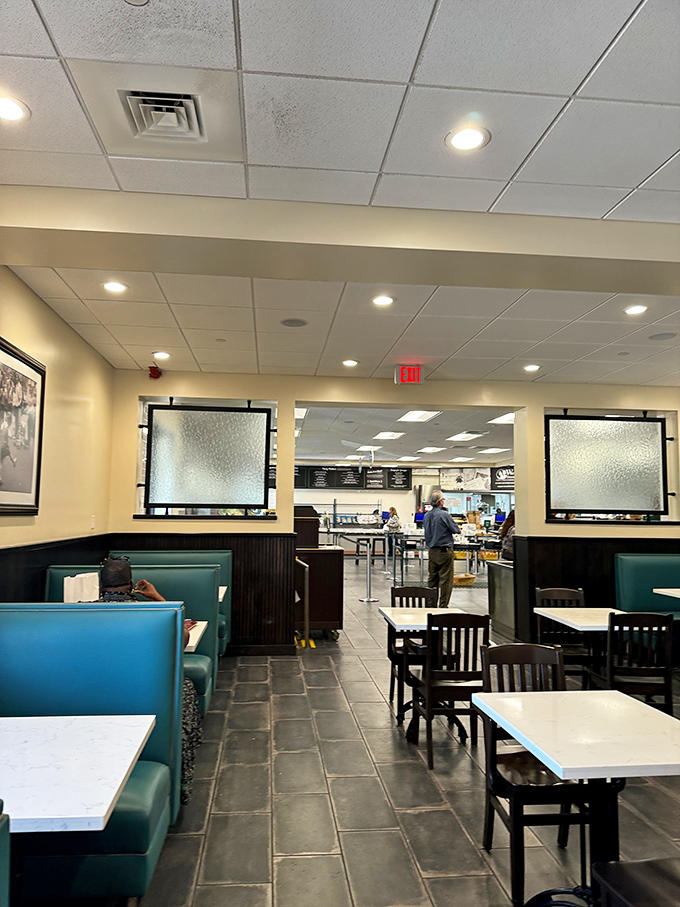 The dining room strikes that perfect balance between "nice enough for a business lunch" and "comfortable enough to lick your fingers." Function meets just enough form.