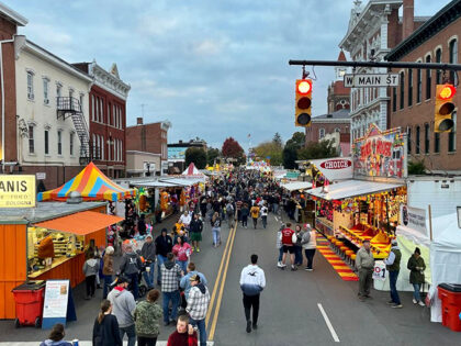 This Scenic Town In Ohio Is So Pretty, It's Practically A Postcard