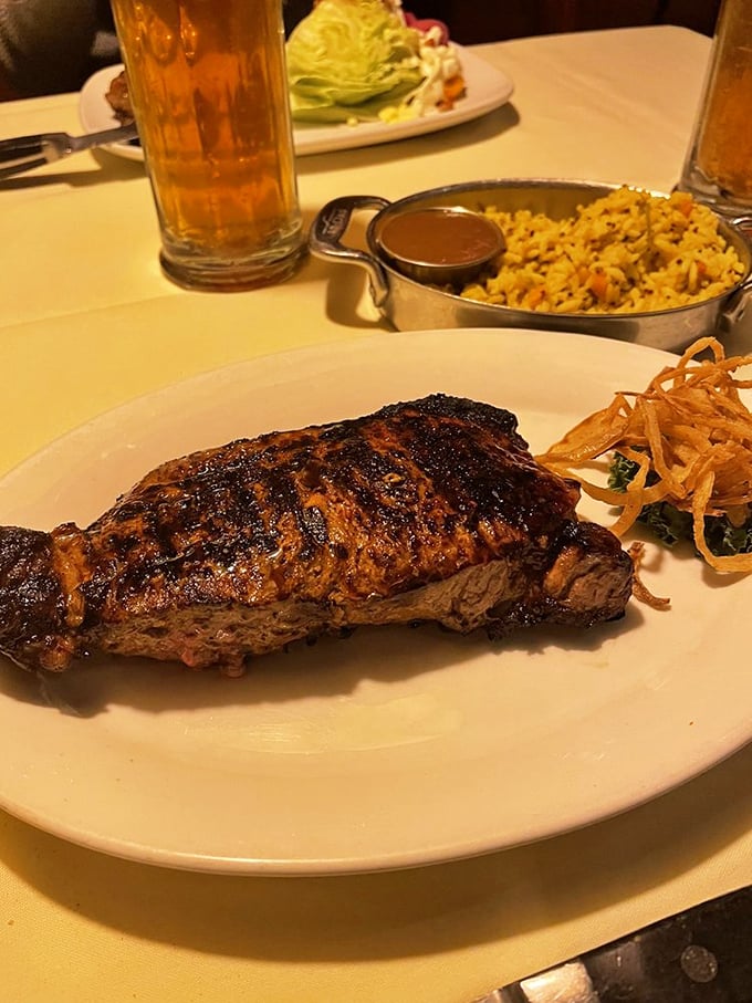 A New York strip that would make a Manhattanite drive to Ohio, flanked by sides that know their supporting role but still shine.