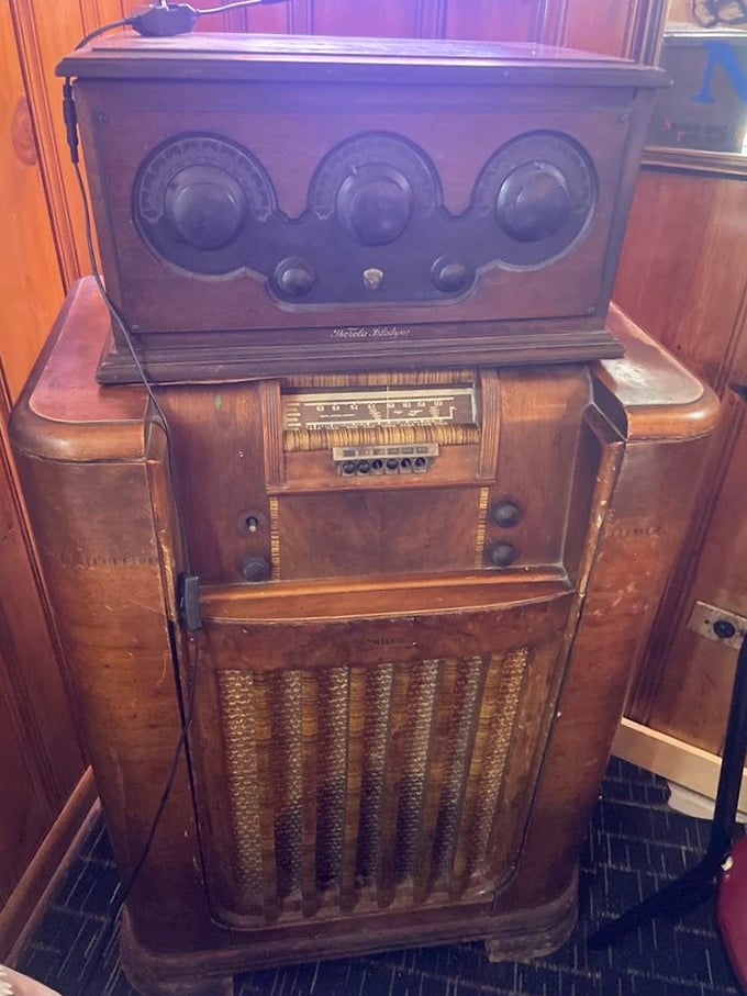 This vintage radio isn't just decoration &ndash; it's a time machine to when pizza joints were community gathering spots.