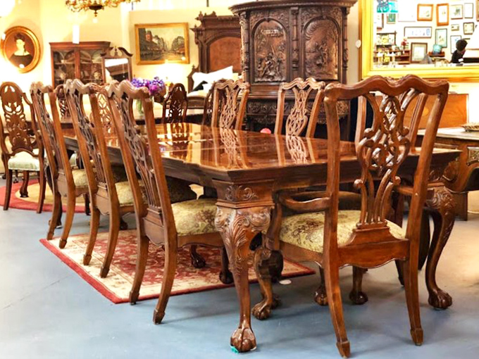 This mahogany dining set screams "Sunday dinner at great-aunt Millicent's" in the most elegant way.