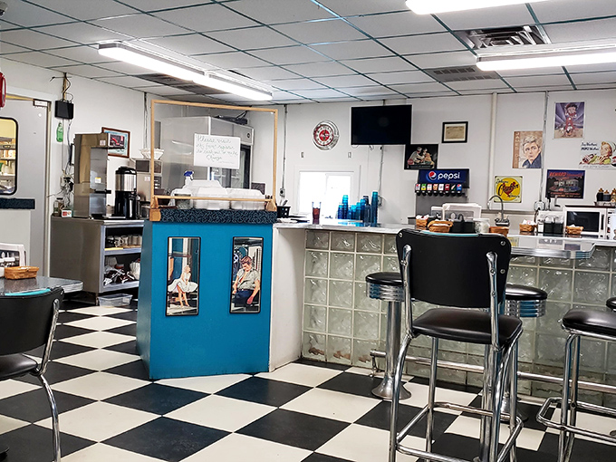 Retro charm meets modern comfort in this perfectly preserved slice of American diner culture and nostalgia.