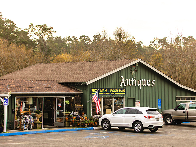 Rich Man Poor Man Antiques proves that hunting for vintage treasures is the great equalizer&mdash;everyone leaves feeling like they've struck gold.