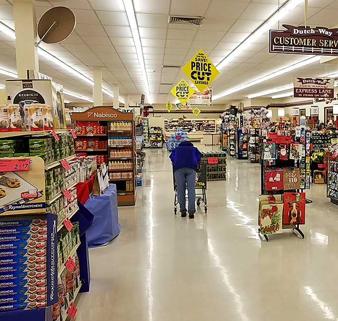 The attached market ensures you can take a piece of Dutch-Way home. Shopping carts here move with purpose&mdash;these folks are on a mission.