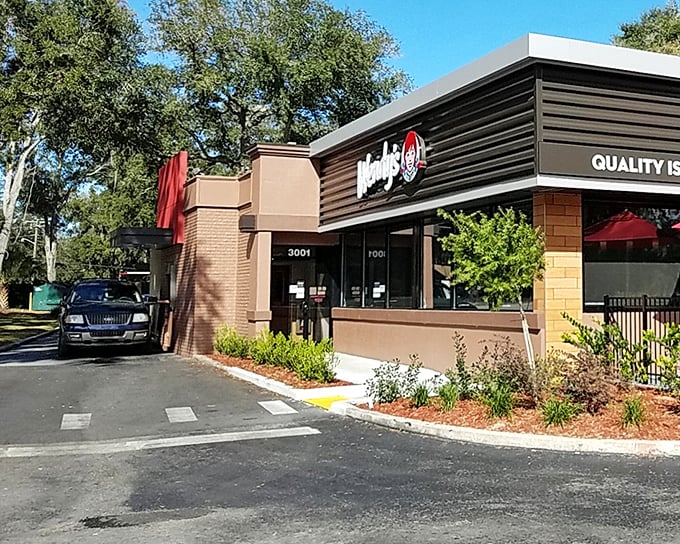 Even fast food joints in Ocala get the Florida treatment, with palm trees and landscaping that make grabbing a burger feel like a mini-vacation.
