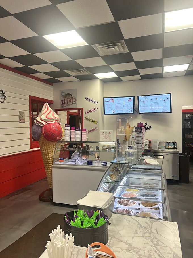 The service counter at Mimi's&mdash;where dreams come true and diets go to die, all under that playful ice cream cone wall art.