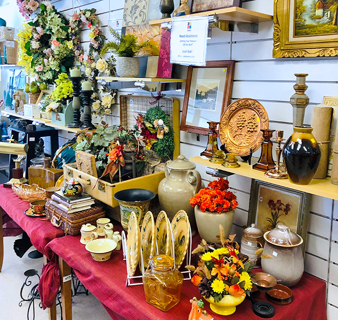 Home d&eacute;cor that tells stories from previous lives. Those amber glass pieces are straight out of your grandmother's china cabinet&mdash;in the best way possible.