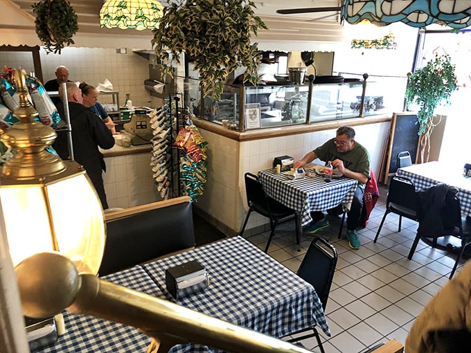 No-frills dining at its finest&mdash;where your attention belongs entirely on the sandwich masterpiece in front of you.