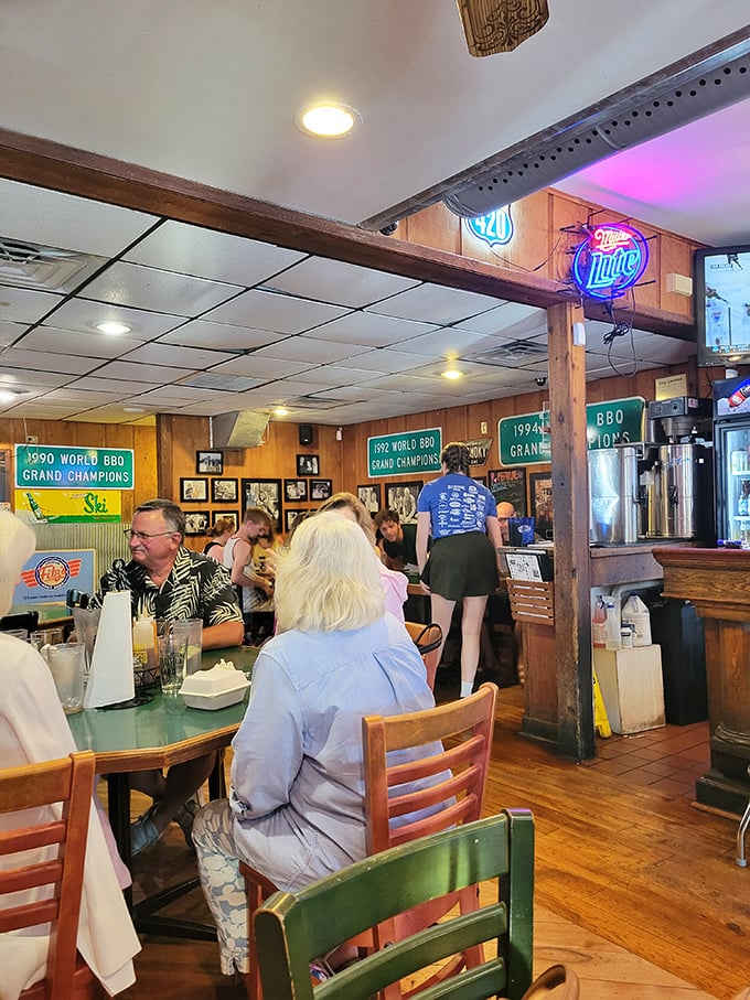 The dining room hums with the universal language of barbecue appreciation&mdash;the nodding heads and momentary silence that follows that first perfect bite.