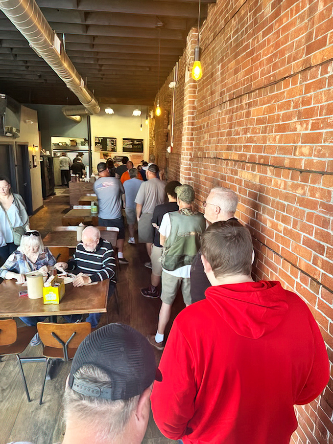 The line of barbecue pilgrims patiently waiting for their reward. Good things come to those who queue.