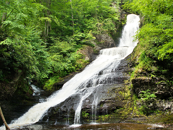 Dingmans Falls cascades with the elegance of a Broadway performer taking a final bow. Water choreography at its finest.