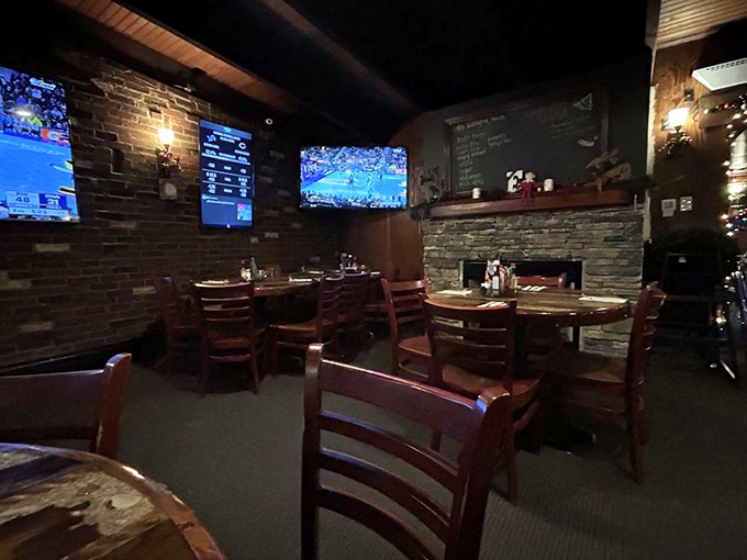 Sports on the screens, comfort in the seats, and good food on the way. This is what "neighborhood spot" means in the dictionary of good living.