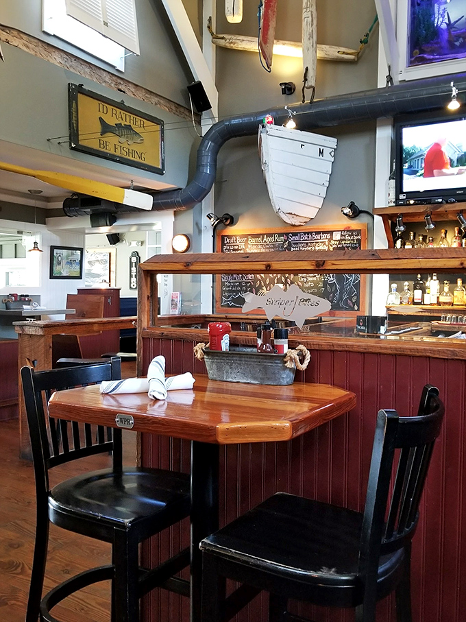 I'd Rather Be Fishing says the sign, but honestly, I'd rather be eating right here. Nautical decor that doesn't feel like it came from a catalog.
