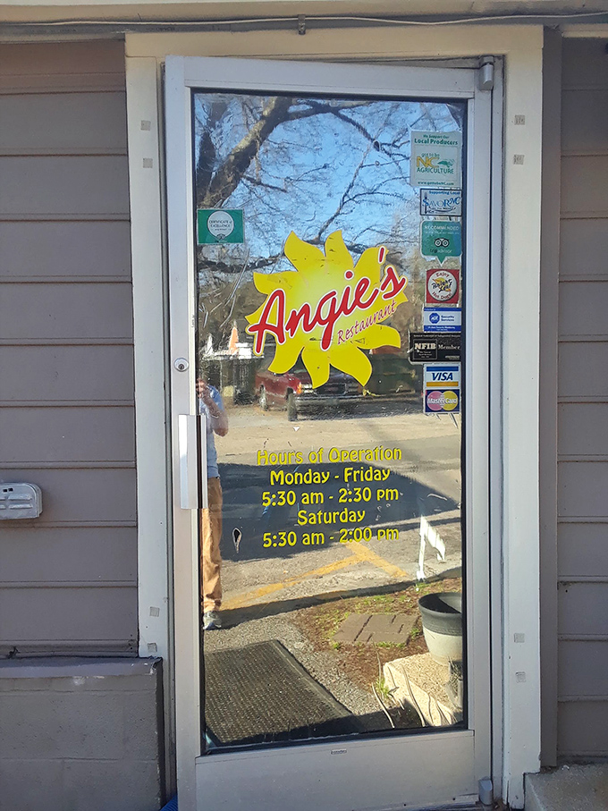 Those early morning hours aren't for show&mdash;Angie's knows real breakfast lovers rise with the roosters and need sustenance before the world wakes up.