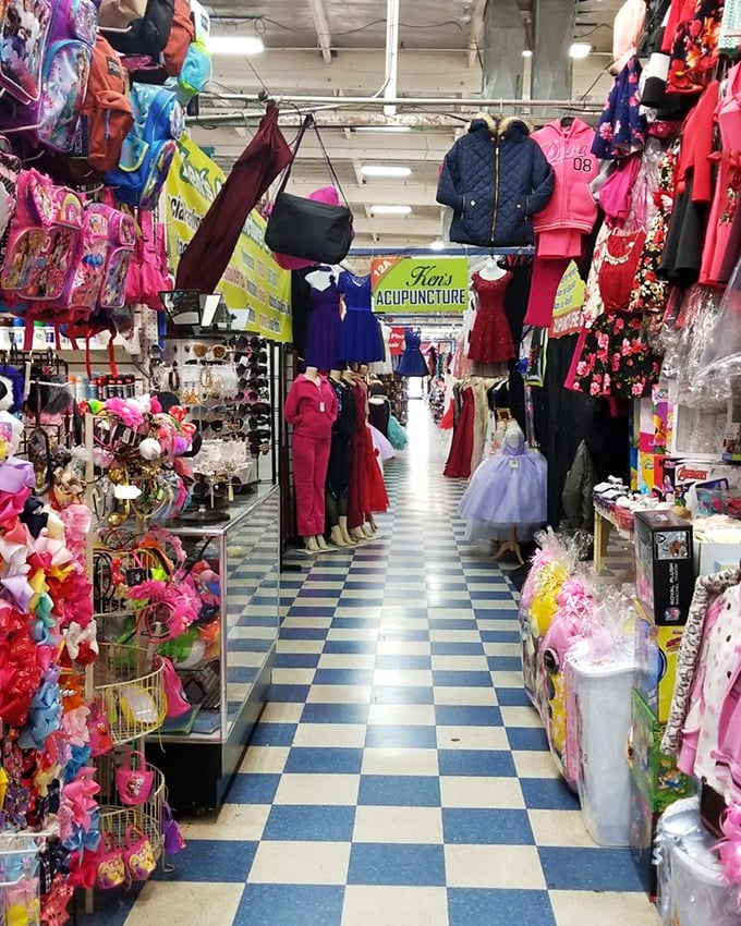 Formal dresses and everyday wear create a fashion runway effect. From quincea&ntilde;eras to casual Fridays, this aisle has you covered.