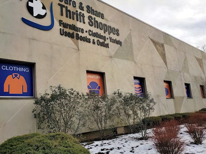 Those colorful window displays are like candy for the eyes of serious bargain hunters everywhere.