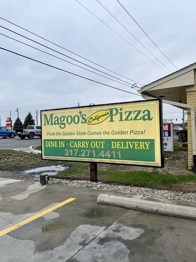 "From the Golden State Comes the Golden Pizza" &ndash; Magoo's sign makes a bold promise it absolutely delivers on.