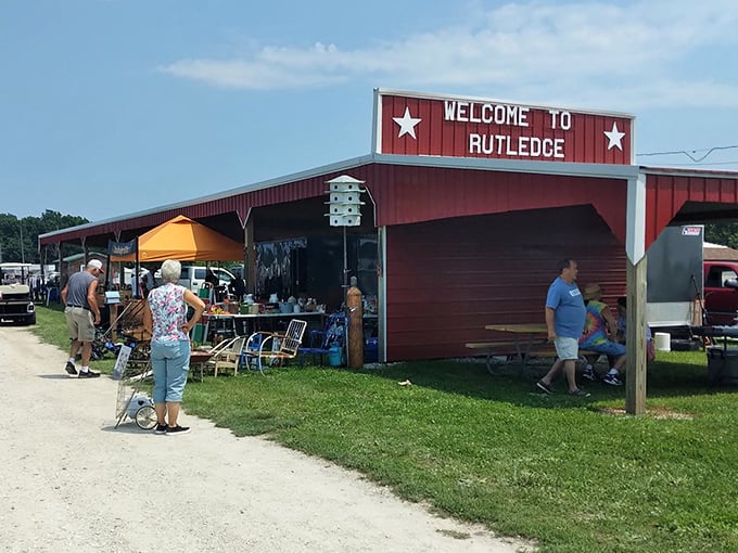 Welcome to Rutledge indeed! This charming red barn structure sets the perfect country tone for rural treasure hunting.