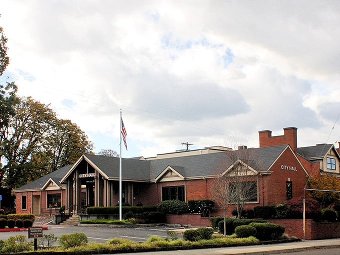 Oregon City's civic center and skate park – where history and youth culture coexist in small-town harmony.