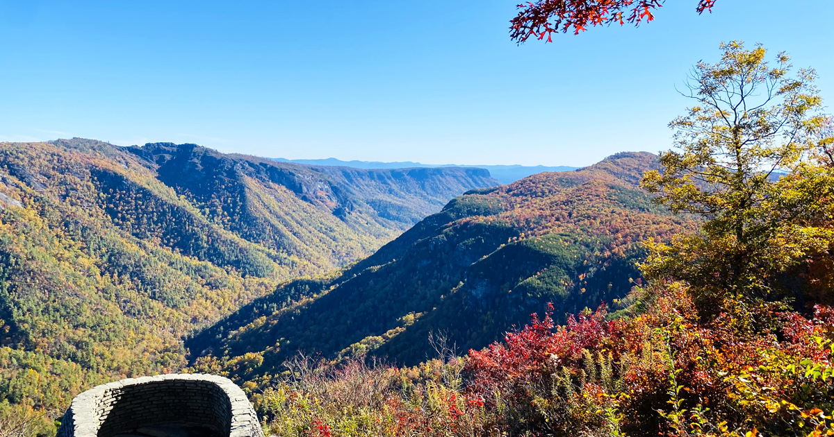 This Stunning Overlook In North Carolina Is Almost Too Beautiful To Be Real