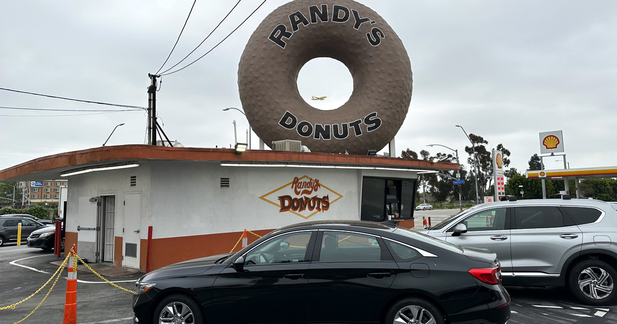 The Best Donuts On The Pacific Coast Are Made Inside This Legendary ...