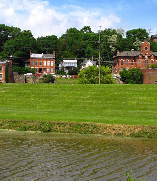 charming river towns illinois ftr