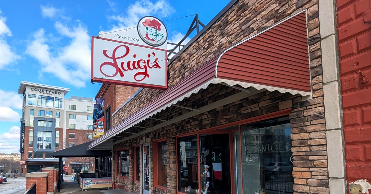 This Classic Italian Restaurant In Ohio Serves Up The Best Pizza You’ll ...