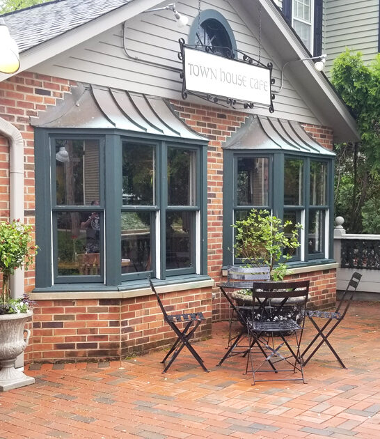 cozy book cafe illinois ftr