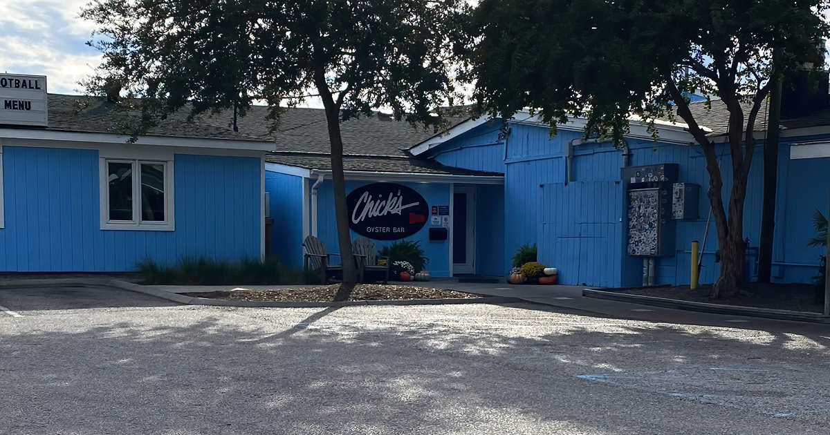 This No-Frills Restaurant In Virginia Serves Up The Best Crab Cakes You ...