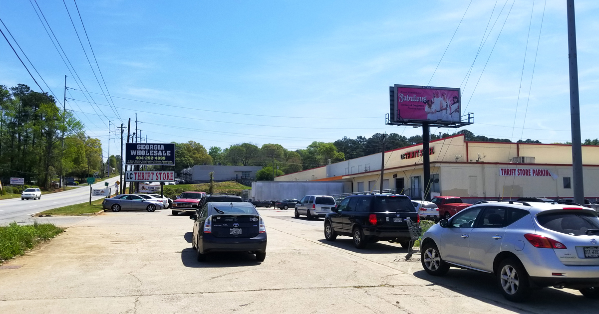 The Enormous Thrift Store In Delaware Where You Can Fill Your Trunk For $25