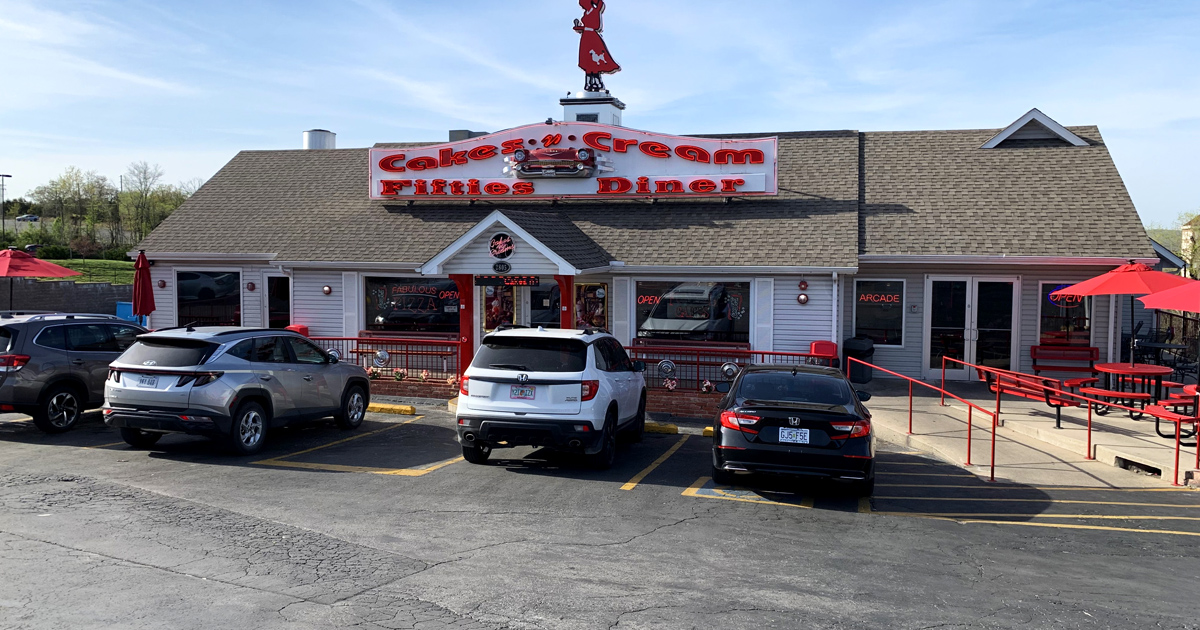 This 50s-Style Diner In Missouri Has A Banana Split That's Absolutely ...