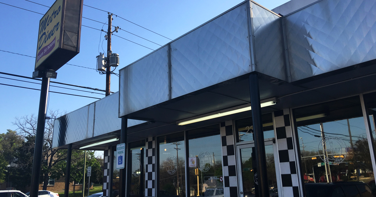 People Drive From All Over Texas To Eat Pancakes At This Unassuming Diner