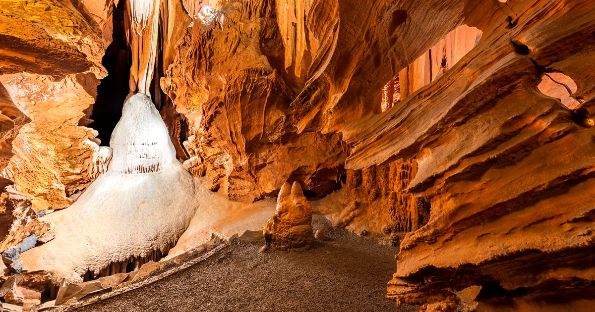 The Enchanting Cave In Virginia That Locals Want To Keep To Themselves