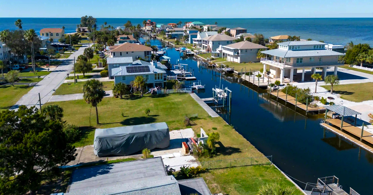 This Gorgeous Coastal Town In Florida Will Melt All Your Stress And ...