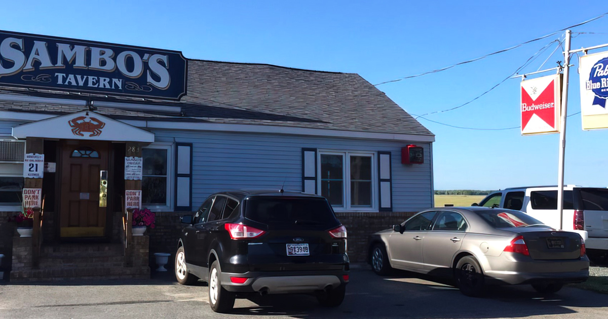 The Flounder Sandwich At This Seafood Restaurant In Delaware Is So Good ...