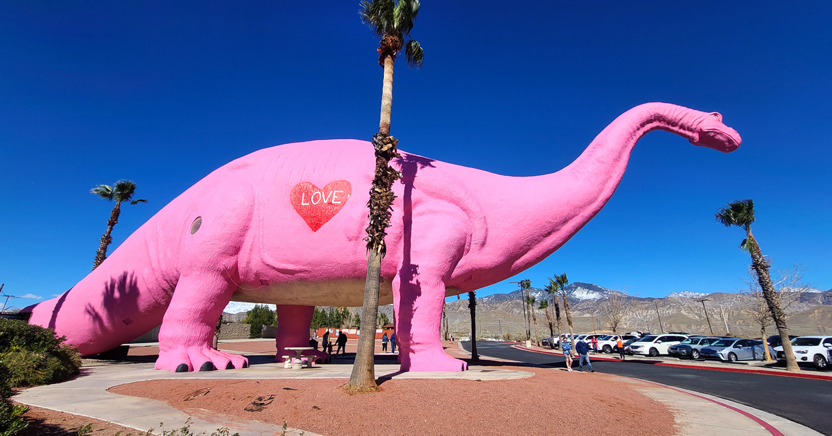 People Drive From All Over California To See This Gigantic Dinosaur ...