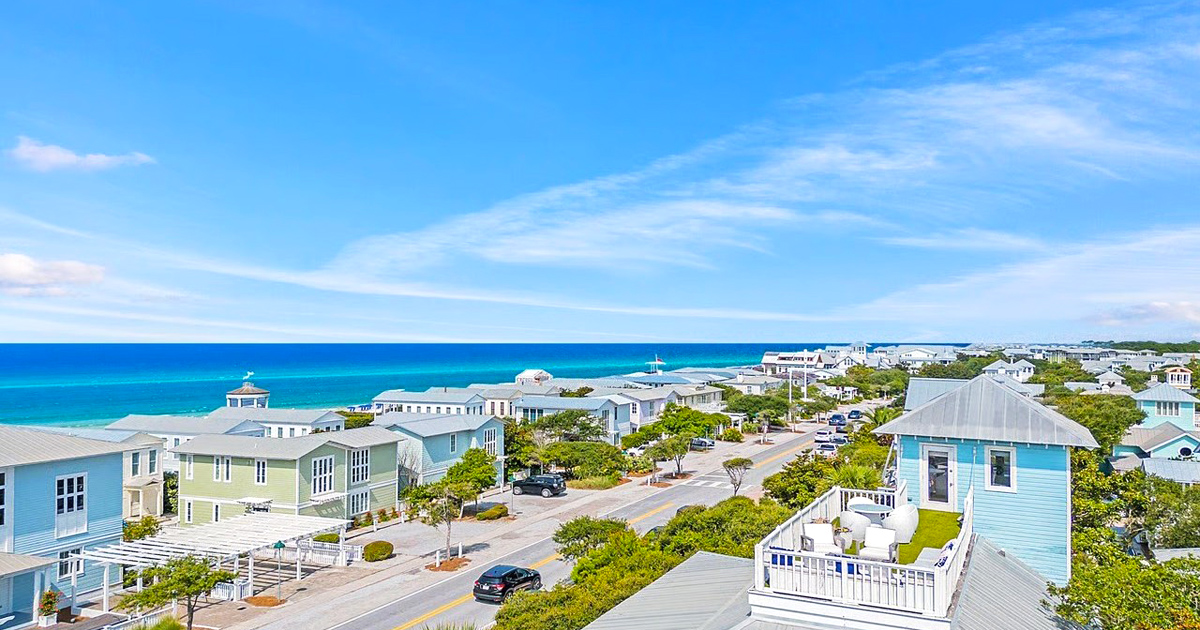 The Gorgeous Seaside Town In Florida Where Life Moves At A Slower Pace