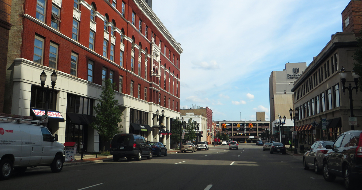 14 Gorgeous Towns In Michigan That You Can Explore For Under $60