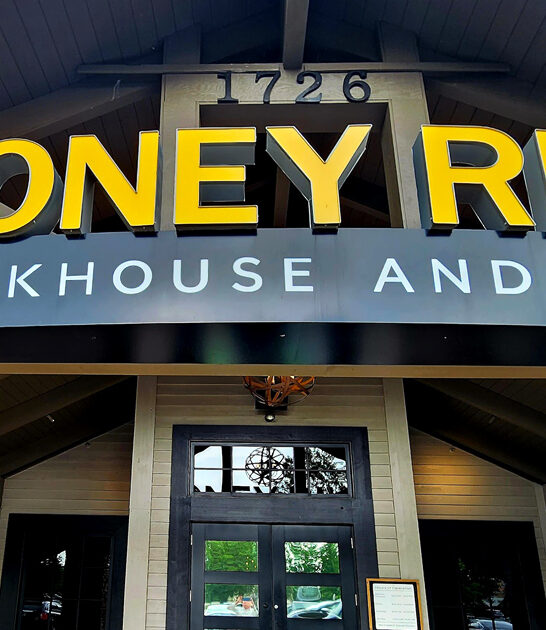 locals favorite steakhouses tennessee ftr