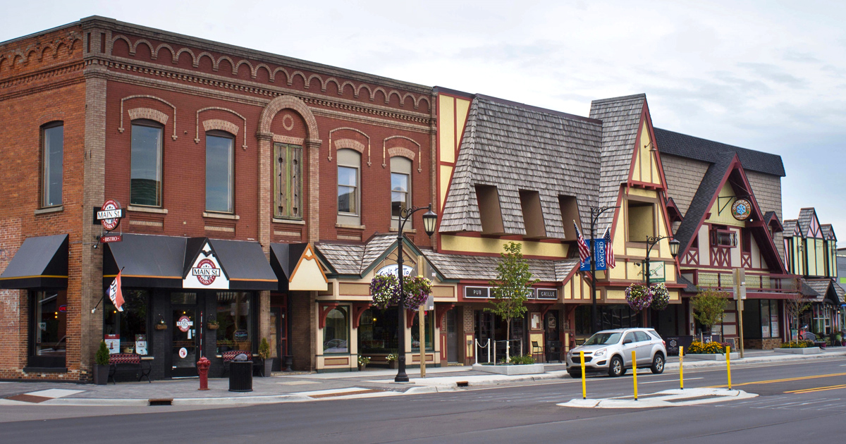 This Stunning Small Town In Michigan Is Like Stepping Into A Hallmark Movie
