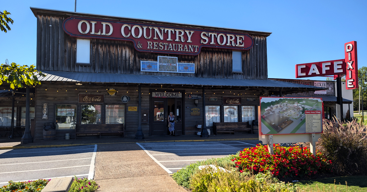 This Old-School Country Store In Tennessee Has A Mouth-Watering Buffet ...
