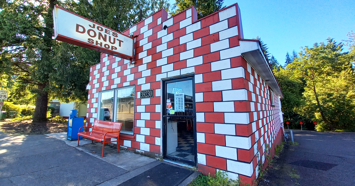 People Drive From All Over Oregon To Eat At This Legendary Donut Shop