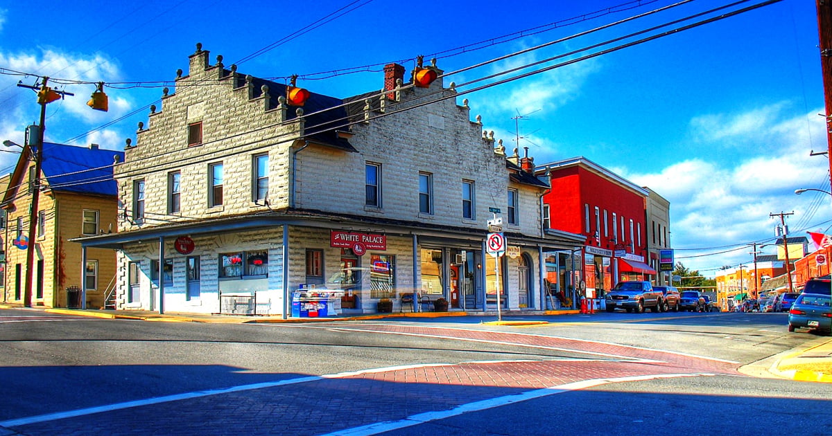 The Gorgeous Small Town In Oregon Where Life Moves At A Slower Pace