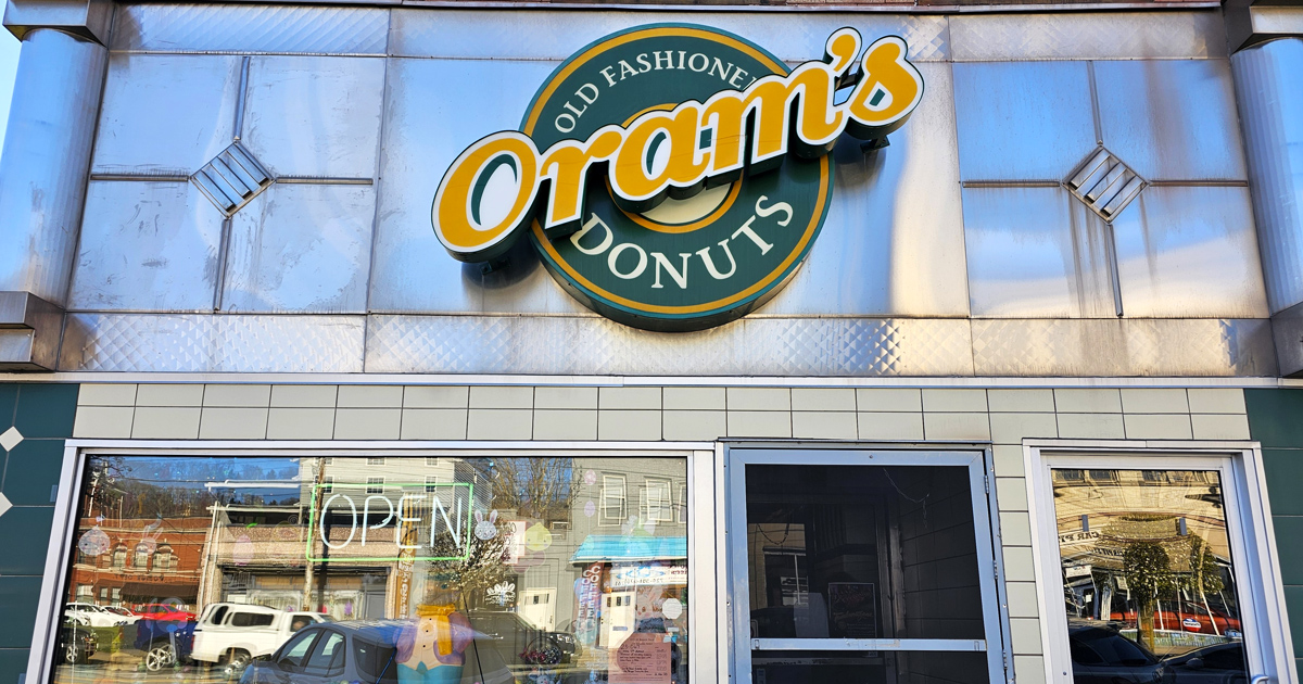 This Legendary Donut Shop In Pennsylvania Has Been A Local Landmark ...