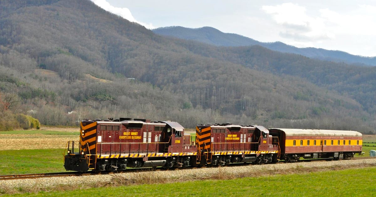 Nc Train Rides The Picturesque Train Ride In North Carolina That's Straight Out Of A Dream